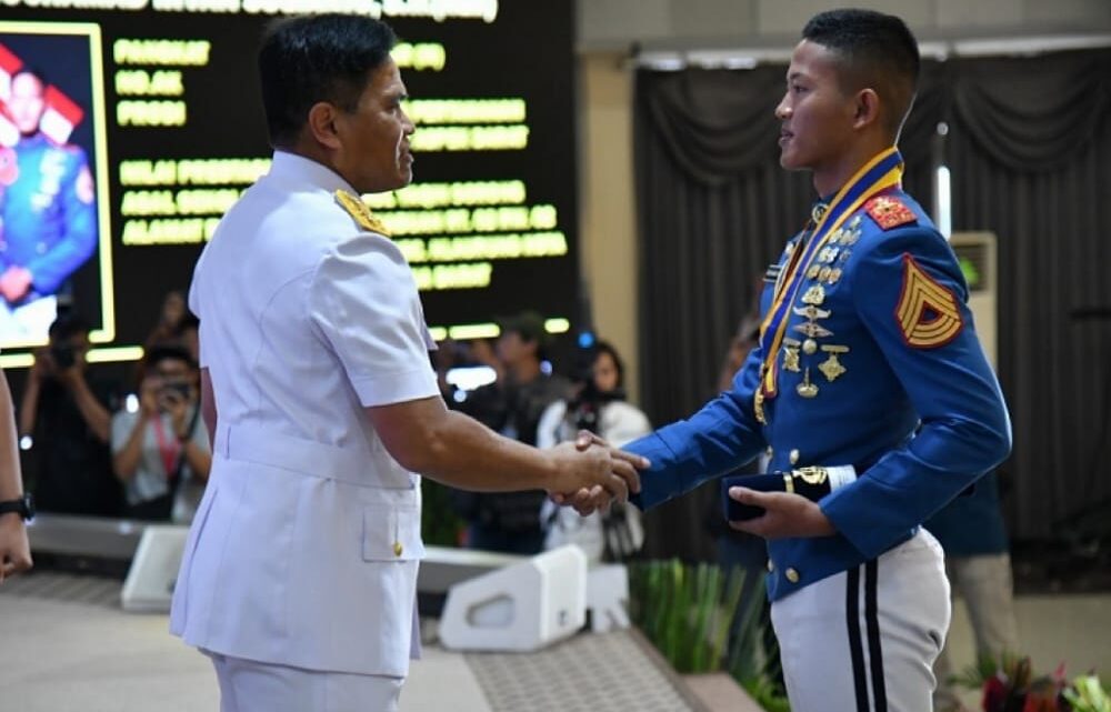 Luar Biasa! Inilah Sosok Peraih Adhi Makayasa Tahun 2024, Lulusan ... Luar Biasa! Inilah Sosok Peraih Adhi Makayasa Tahun 2024, Lulusan ...